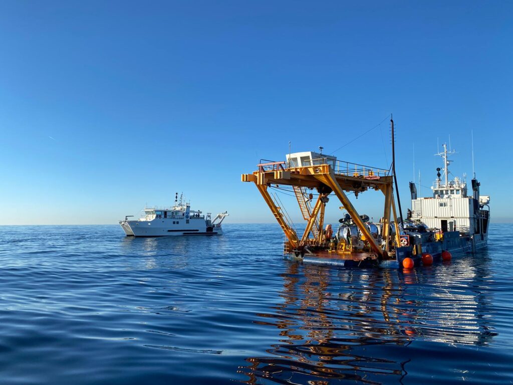 First day of activity at the ORCA site - KM3NeT